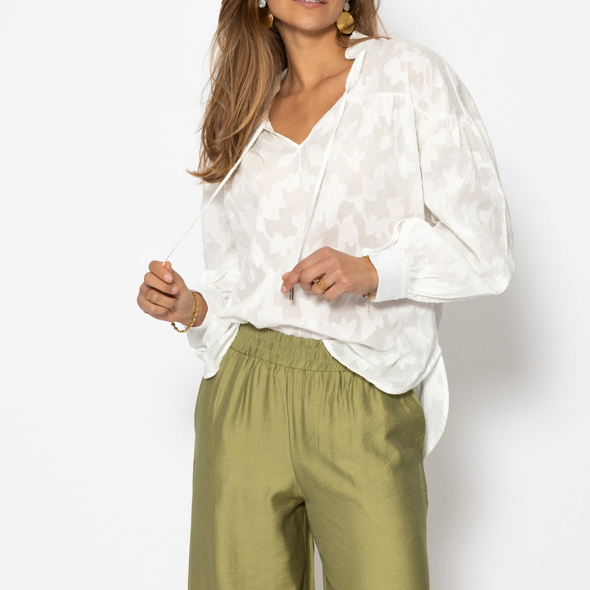 Slightly transparent jacquard blouse with tie detail - white – SASSYCLASSY