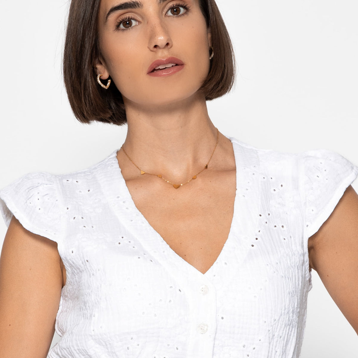 Dirndl blouse made of muslin with eyelet embroidery - white – SASSYCLASSY